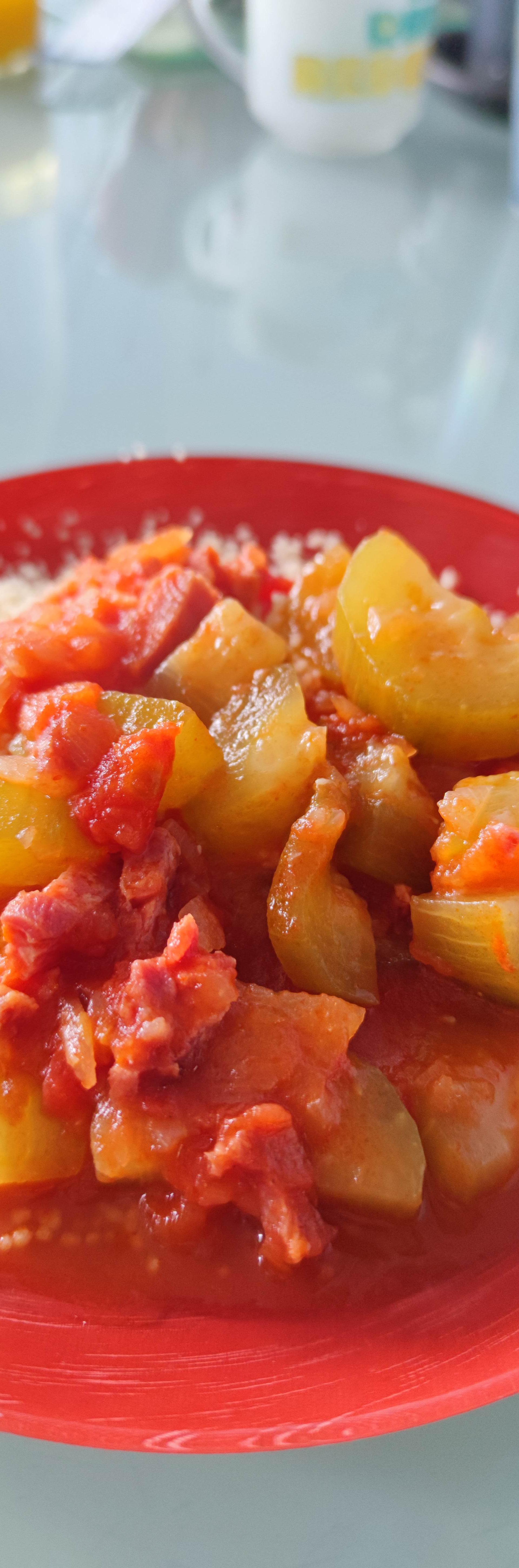 Concombre cuit aux lardons, tomates et paprika - Recette Companion ...