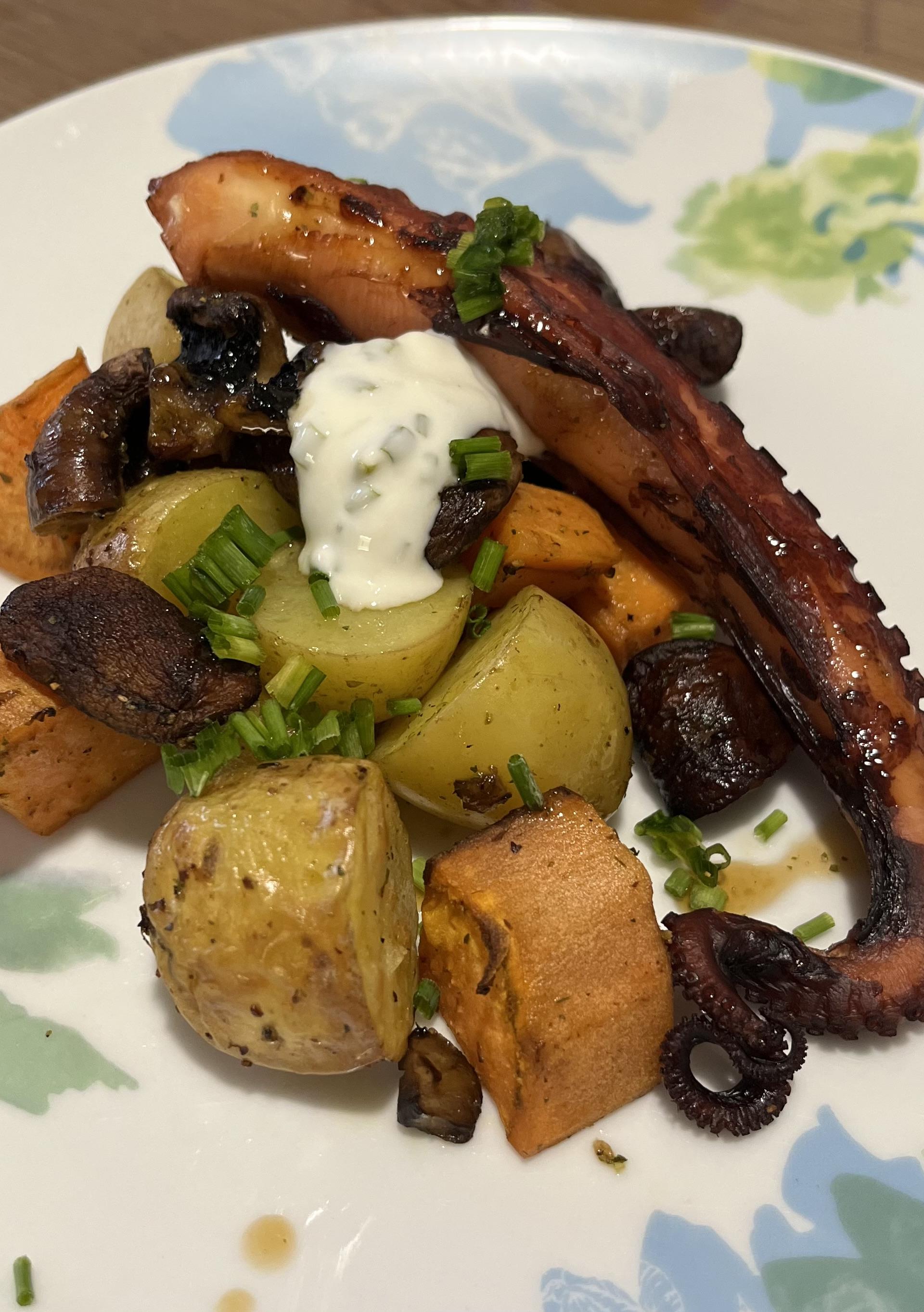 Poulpes rôtis, duo de patate et champignons - Recette Cookeo Infinity ...
